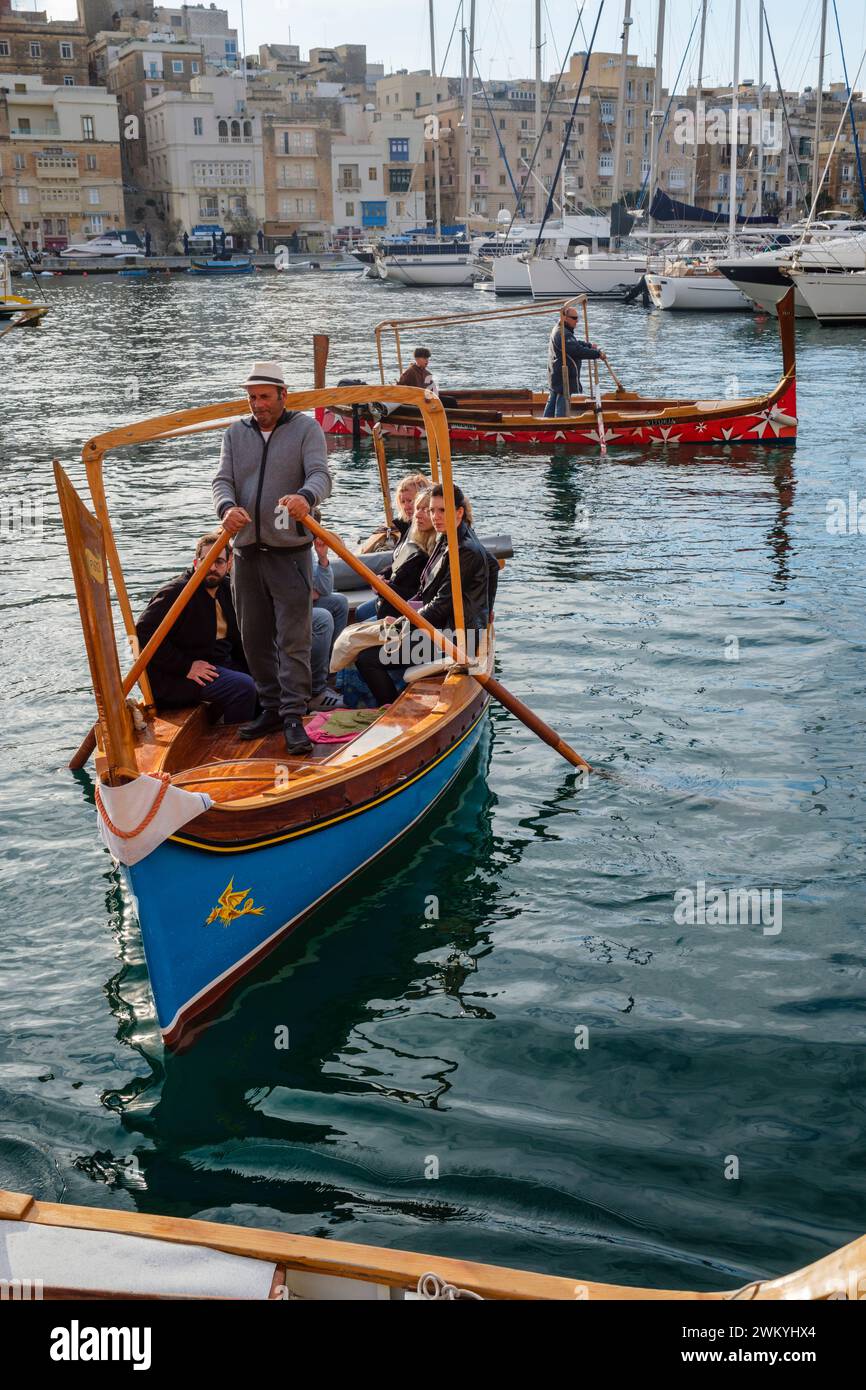 Traditional wooden water taxis at Birgu Waterfront (Vittoriosa ...
