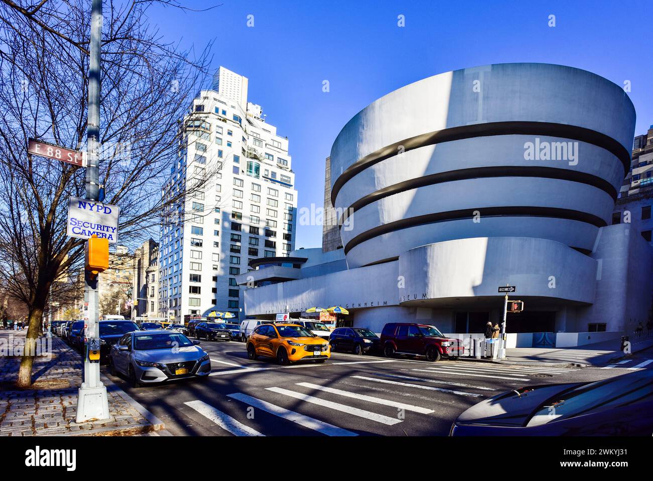 Guggenheim Museum Exterior in New York City Stock Photo - Alamy