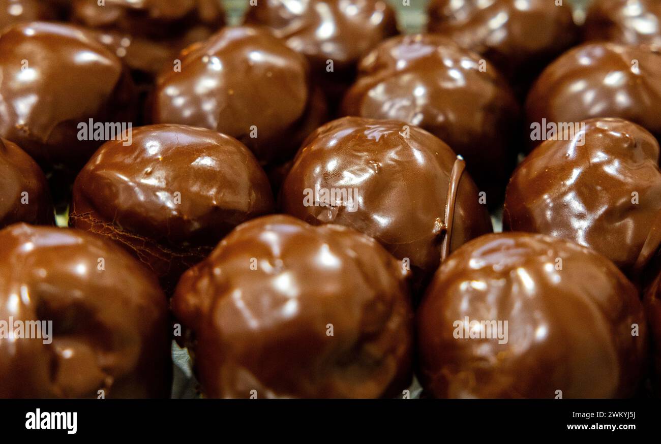 Chocoladeballen hi-res stock photography and images - Alamy
