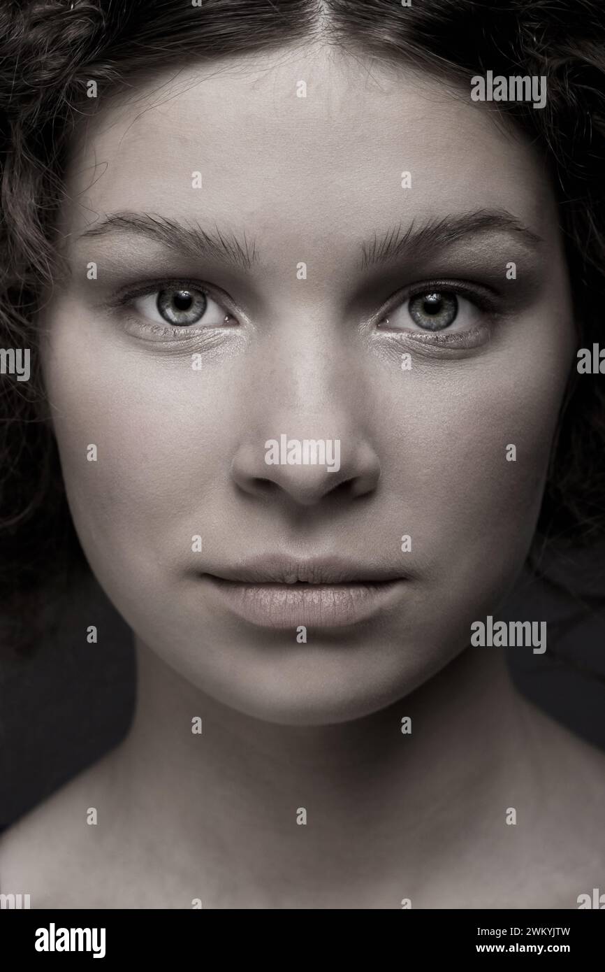 15 year old brunette girl hi-res stock photography and images - Alamy