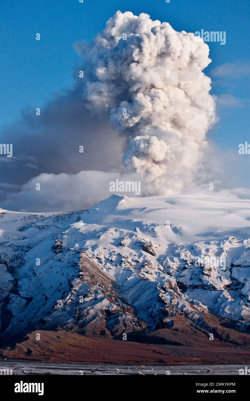 Rugged glacier volcanic ash hi-res stock photography and images - Alamy