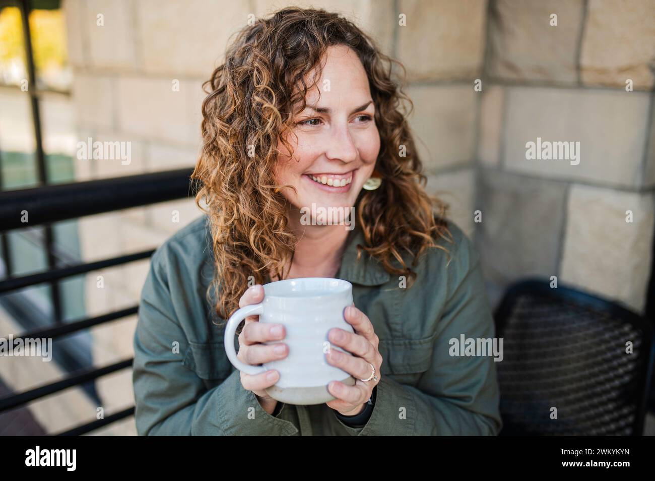 Smiling moment hi-res stock photography and images - Alamy