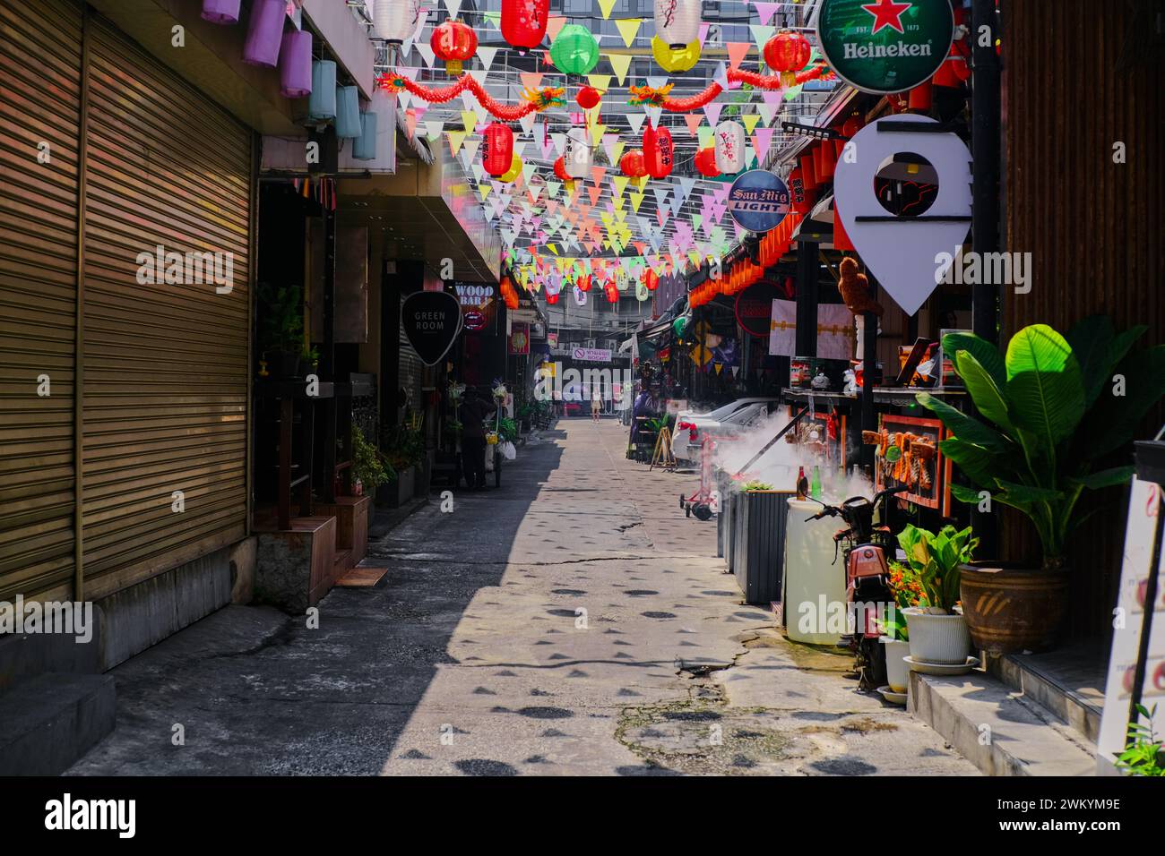 An Empty Soi 7 Alley, Bangkok, Thailand Stock Photo - Alamy