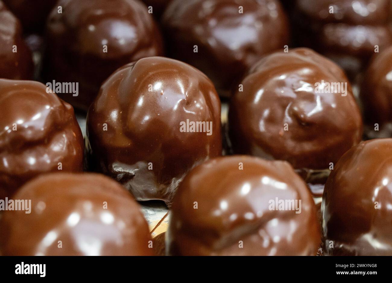 Chocoladeballen hi-res stock photography and images - Alamy