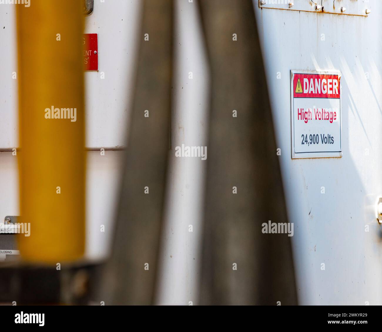 Oil warning signs hi-res stock photography and images - Alamy
