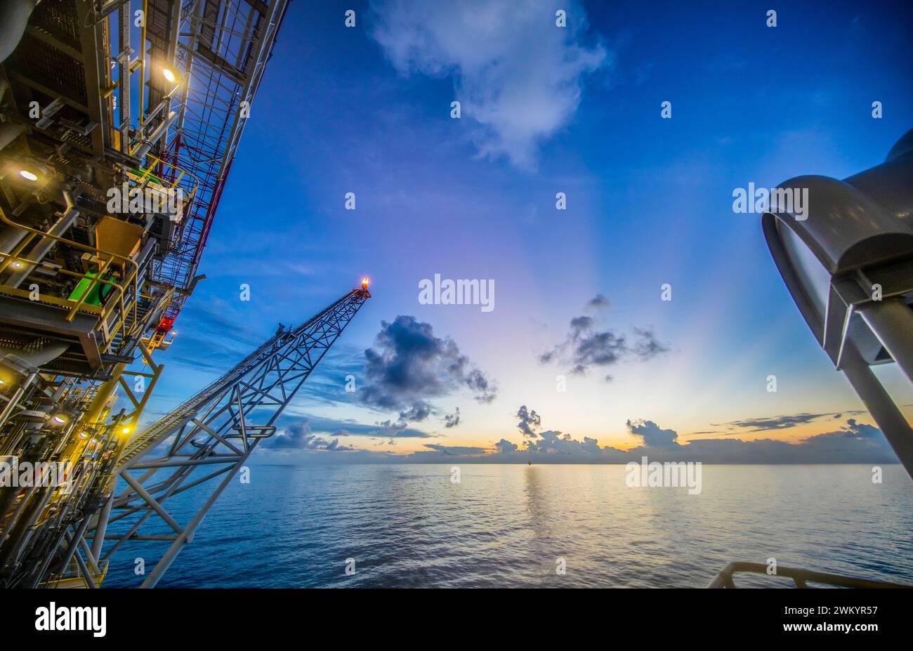 Producing oil and gas offshore in the Gulf of Mexico Stock Photo - Alamy
