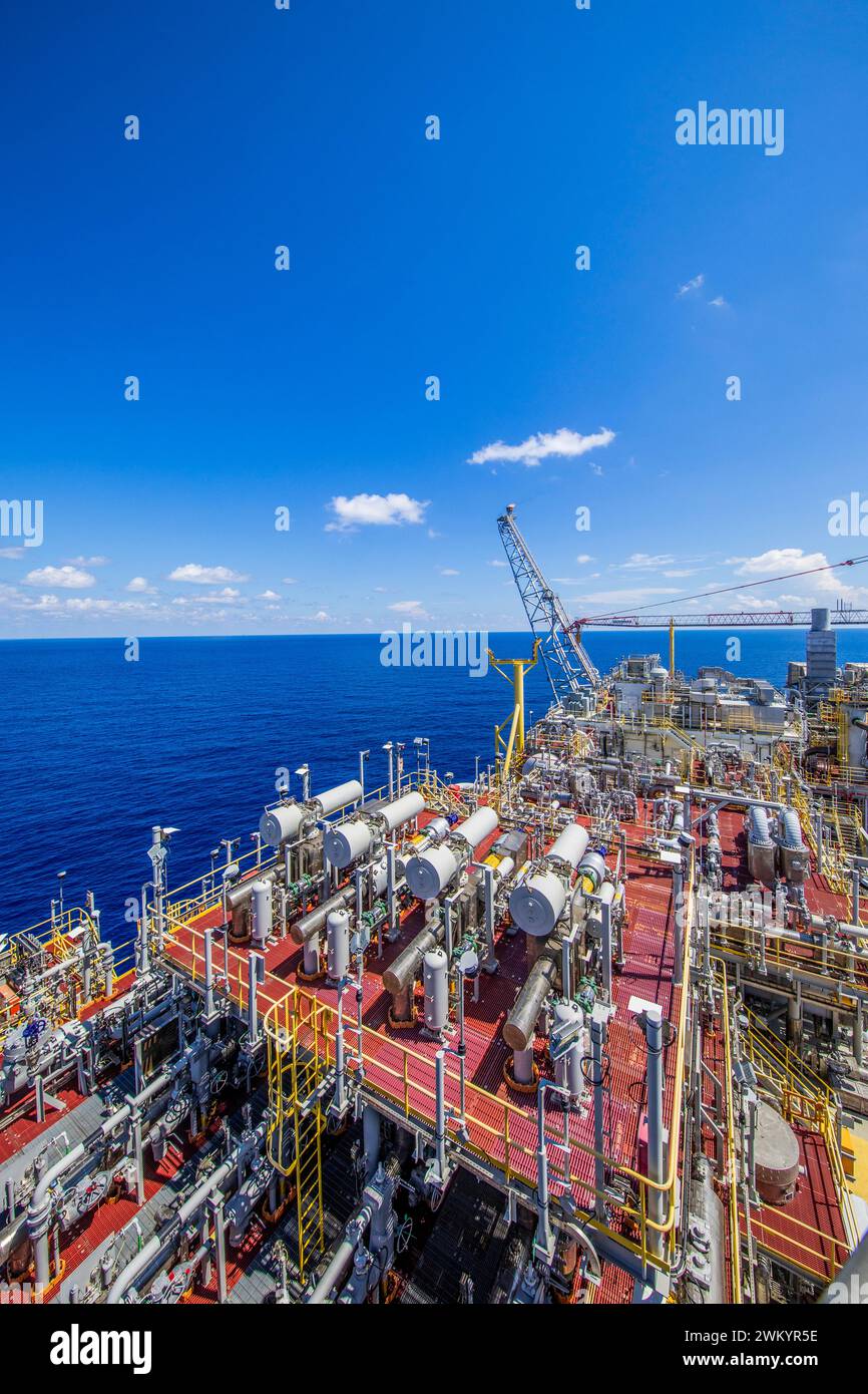 Producing oil and gas offshore in the Gulf of Mexico Stock Photo - Alamy