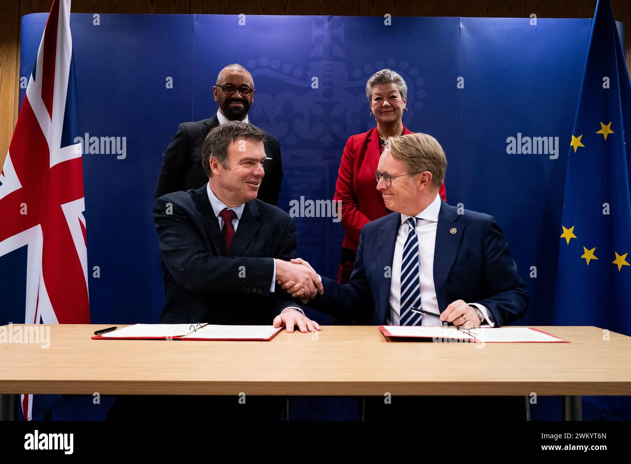 Uk border force sign hi-res stock photography and images - Alamy