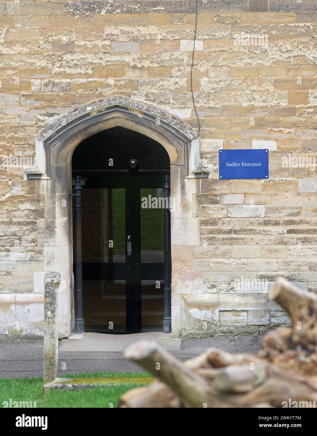 Sadler entrance to Oundle - England - public (i.e.private) 11-18 co ...