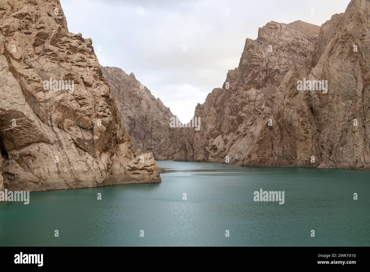 Lake Kol-suu, At-bashi, Naryn, Kyrgyzstan Stock Photo - Alamy