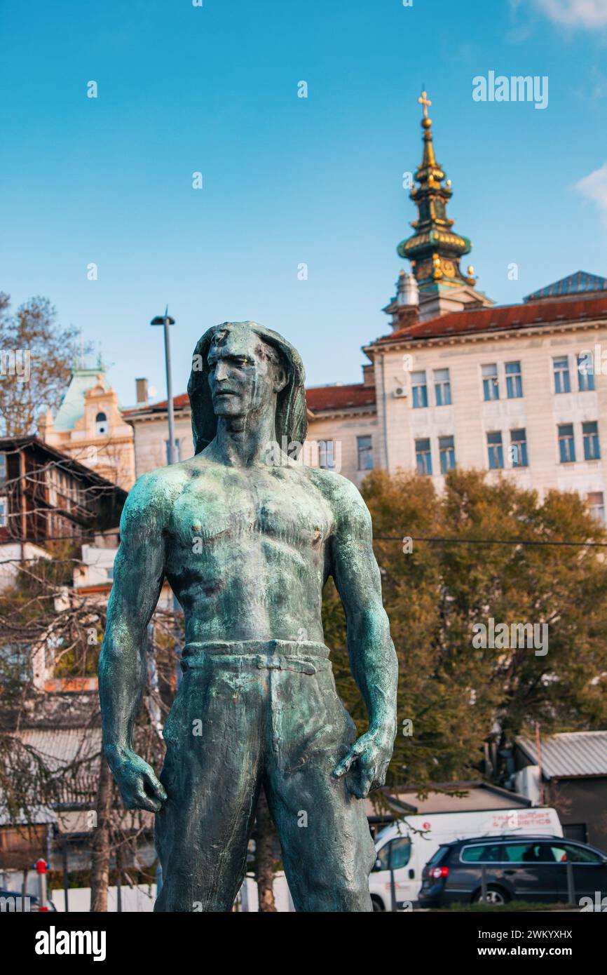 Street metal statue embankment hi-res stock photography and images - Alamy