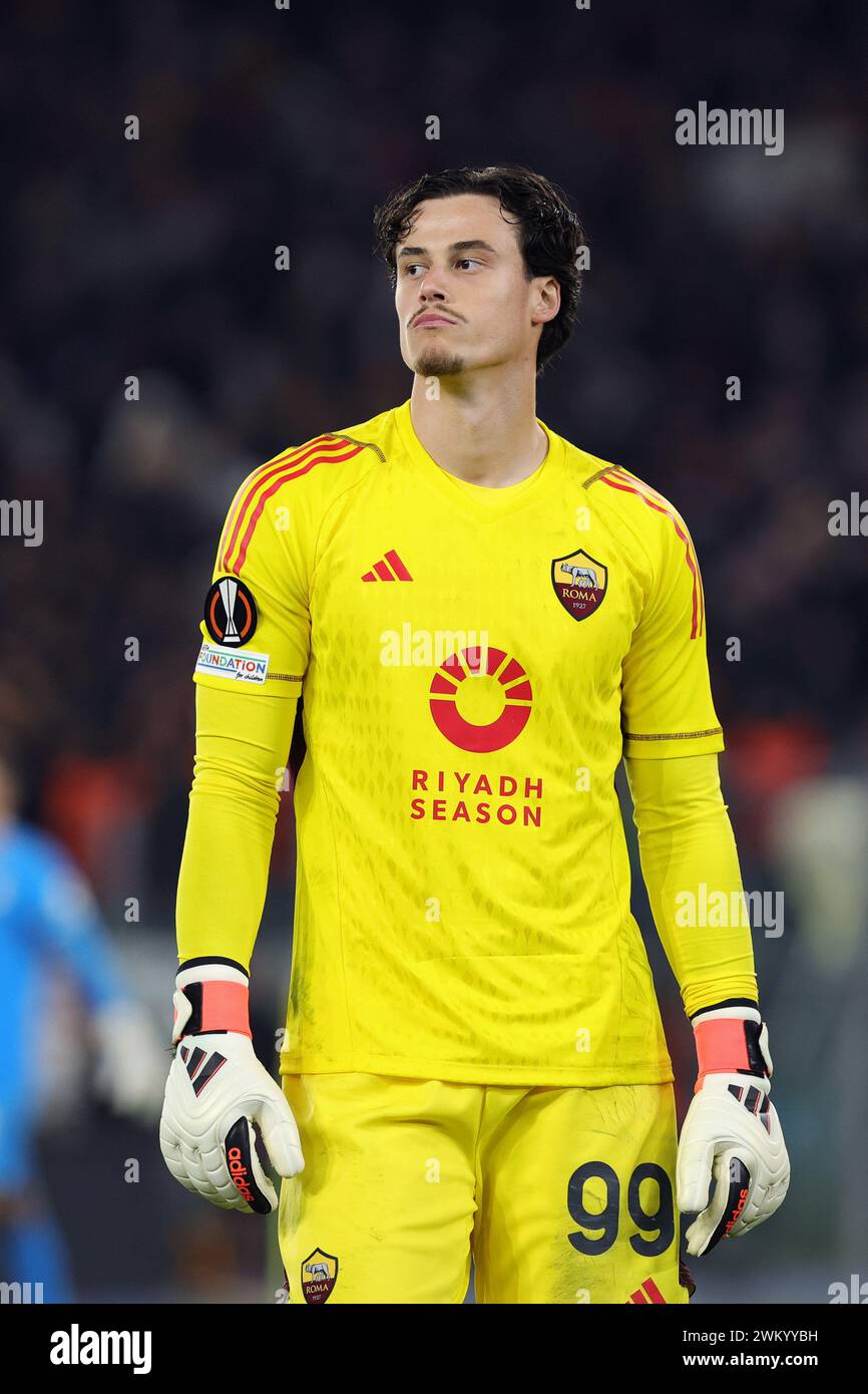 Rome, Italie. 23rd Feb, 2024. Mile Svilar goalkeeper of Roma looks on ...