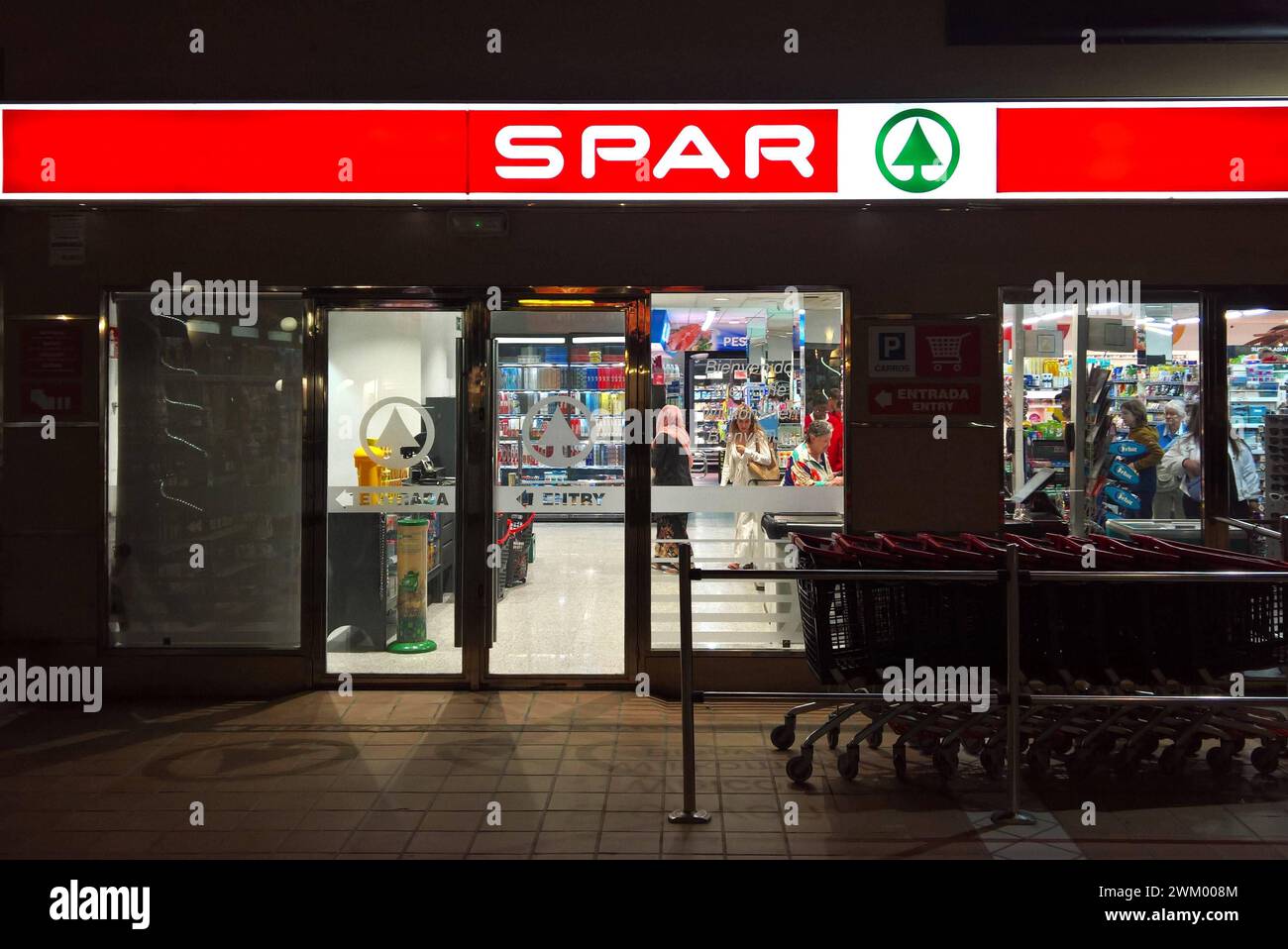 Worlds largest supermarket hi-res stock photography and images - Alamy