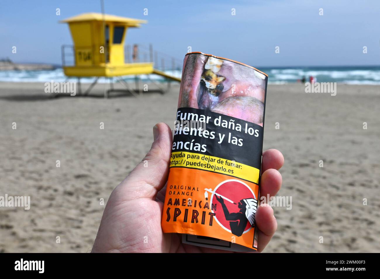 Zigaretten am strand hi-res stock photography and images - Alamy
