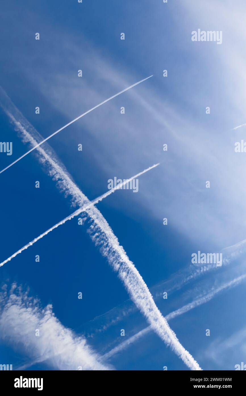 Cirrus homogenitus, aircraft condensation trails Stock Photo - Alamy