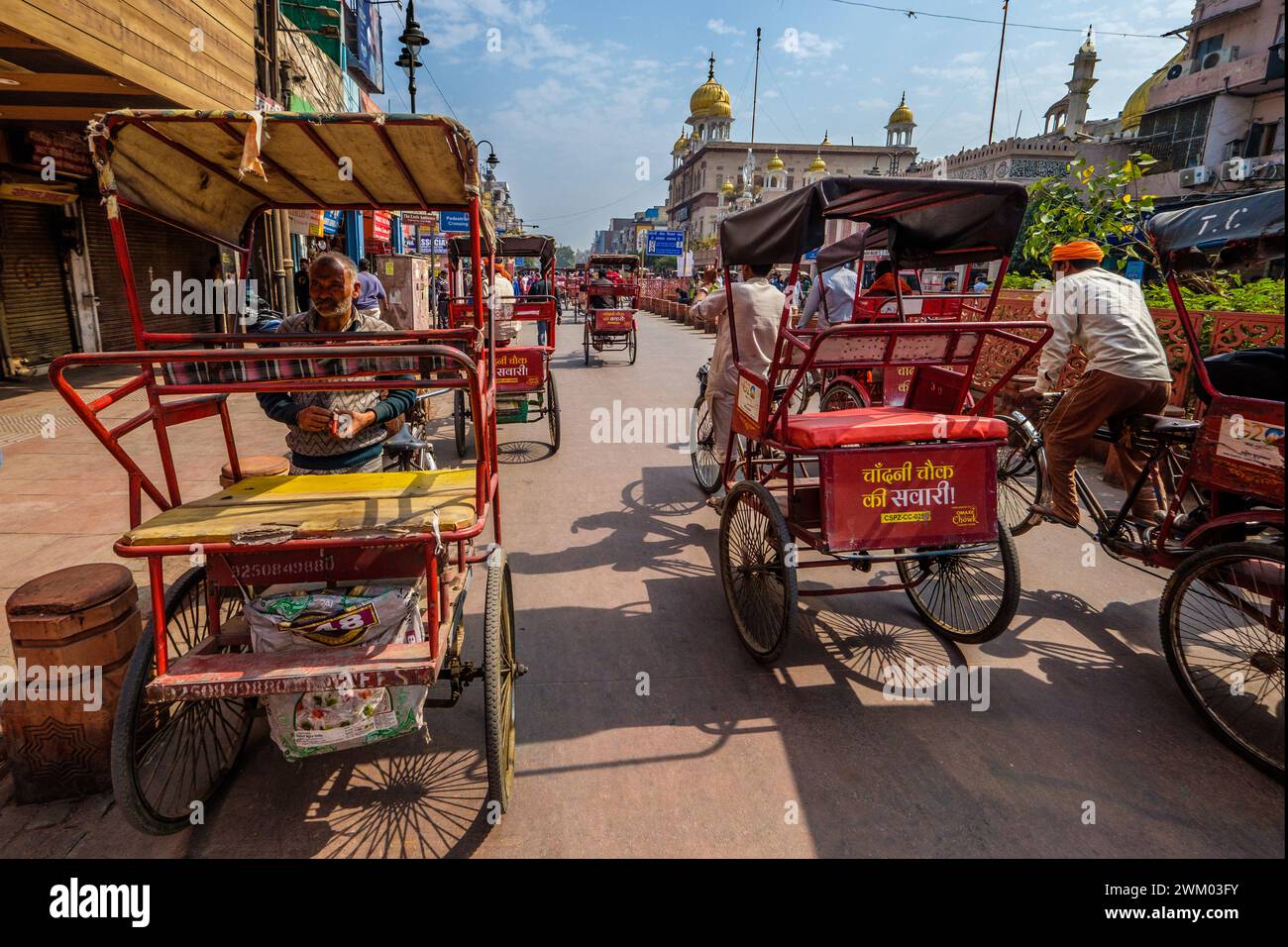 Cycle rickshaws on the streets of Delhi, India Stock Photo - Alamy