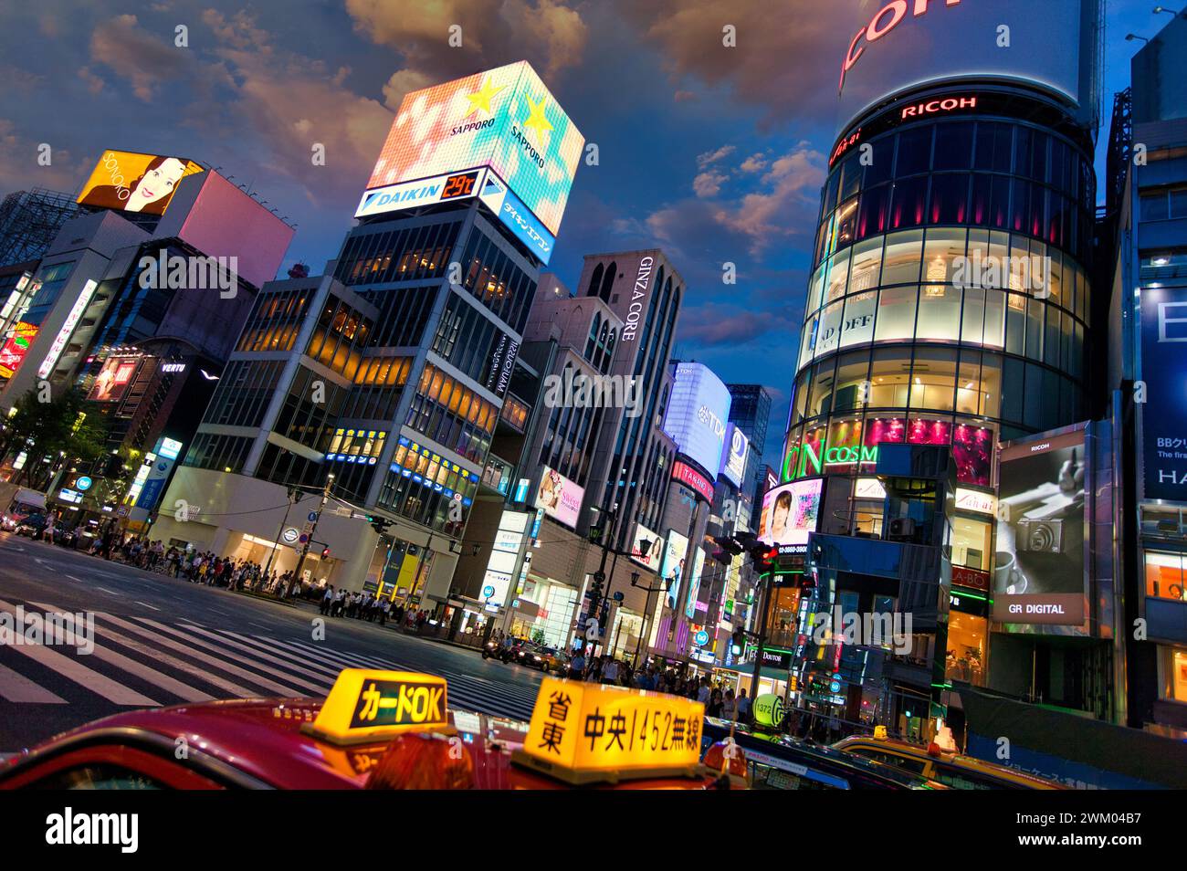 Shopping area, tokyo, japan hi-res stock photography and images - Alamy
