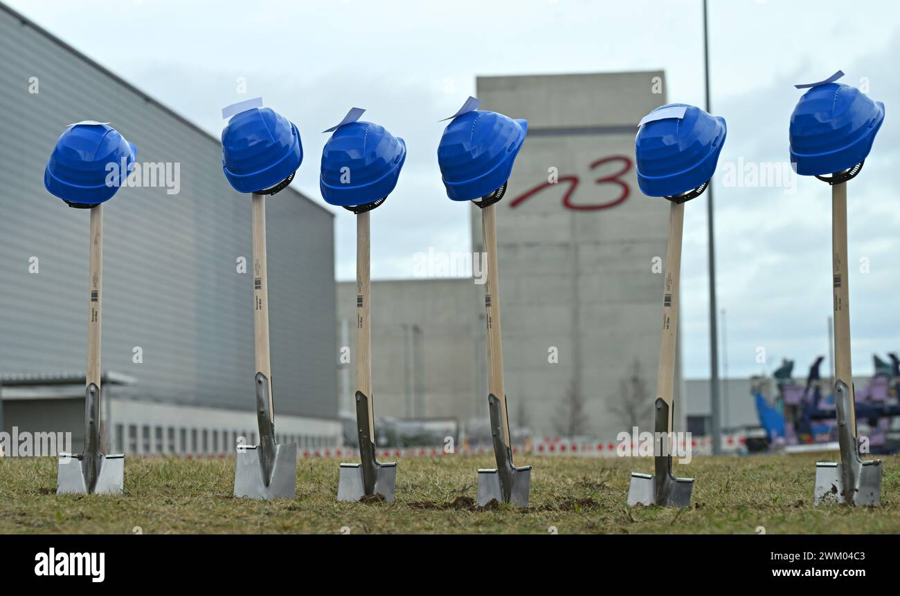 23 February 2024, Thuringia, Arnstadt: Spades and helmets are ready for ...