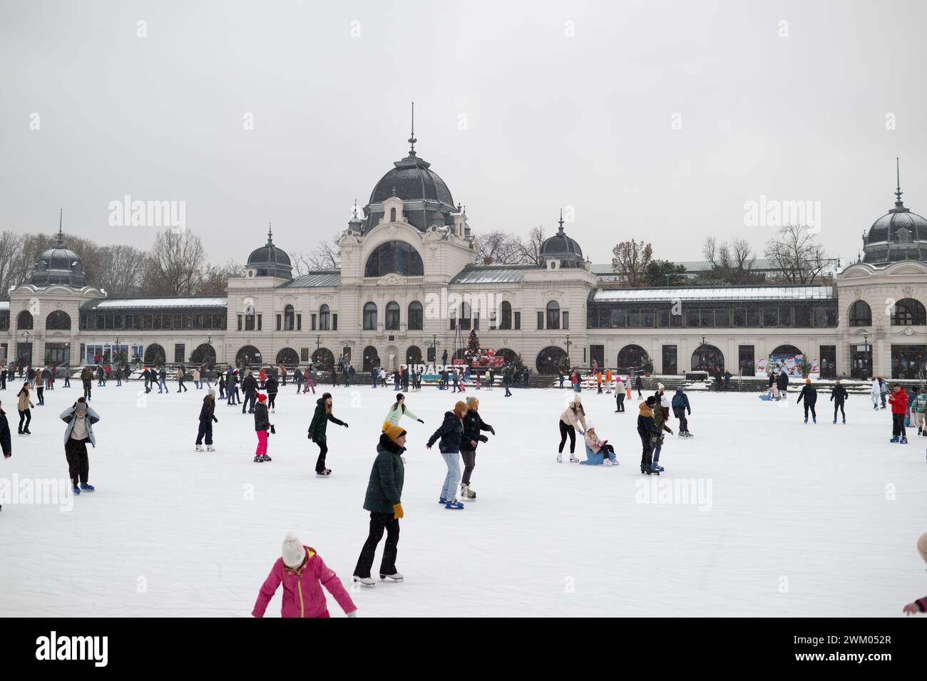 Budapest danube hero square hi-res stock photography and images - Alamy
