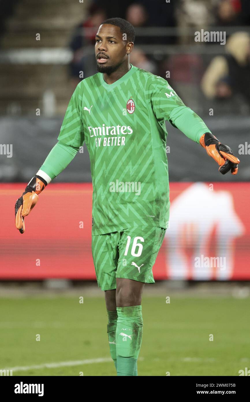 Goalkeeper mike maignan hi-res stock photography and images - Alamy