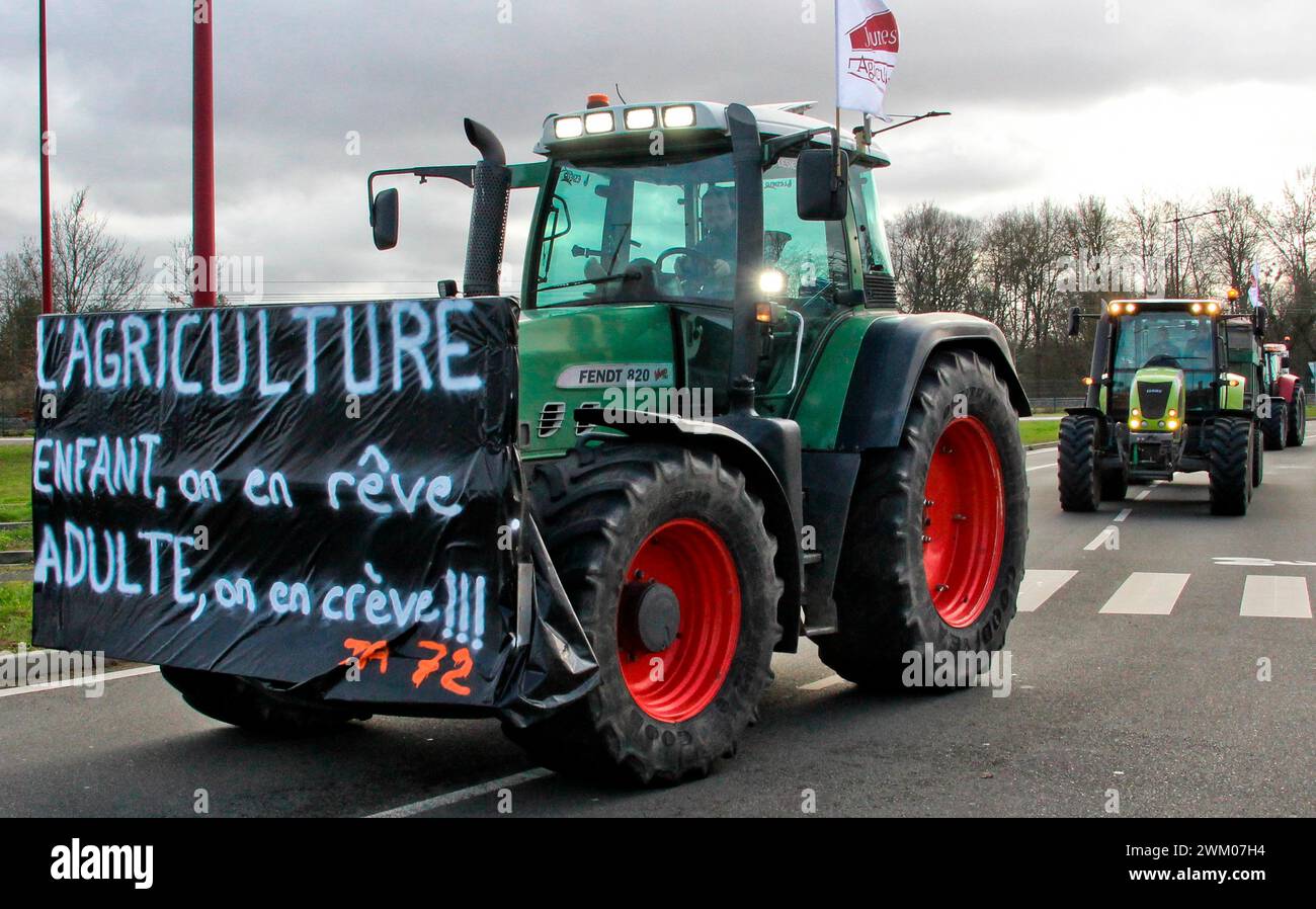 Farmers' demonstration, slogan on a tractor "Farming: we dream about it ...
