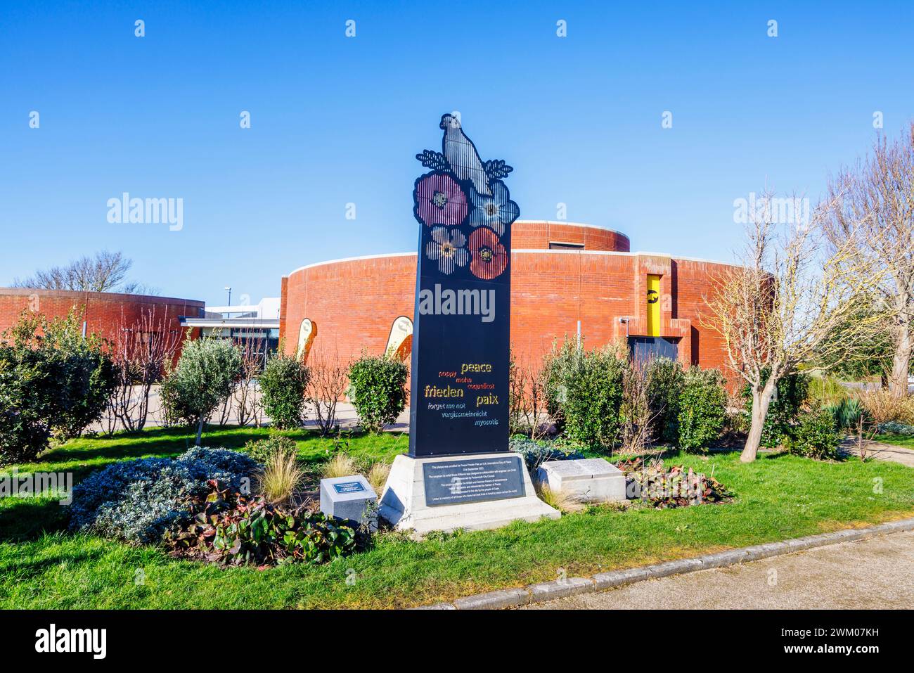 International peace garden hi-res stock photography and images - Alamy