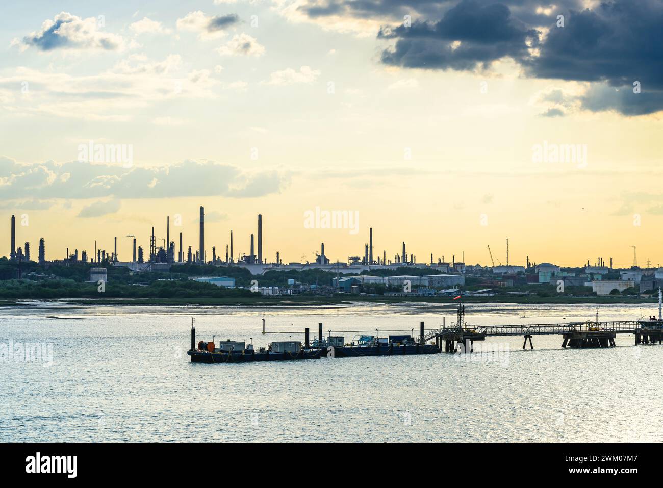 Sunset over Gas tankers and refinery Esso Oil Terminal, Southampton ...