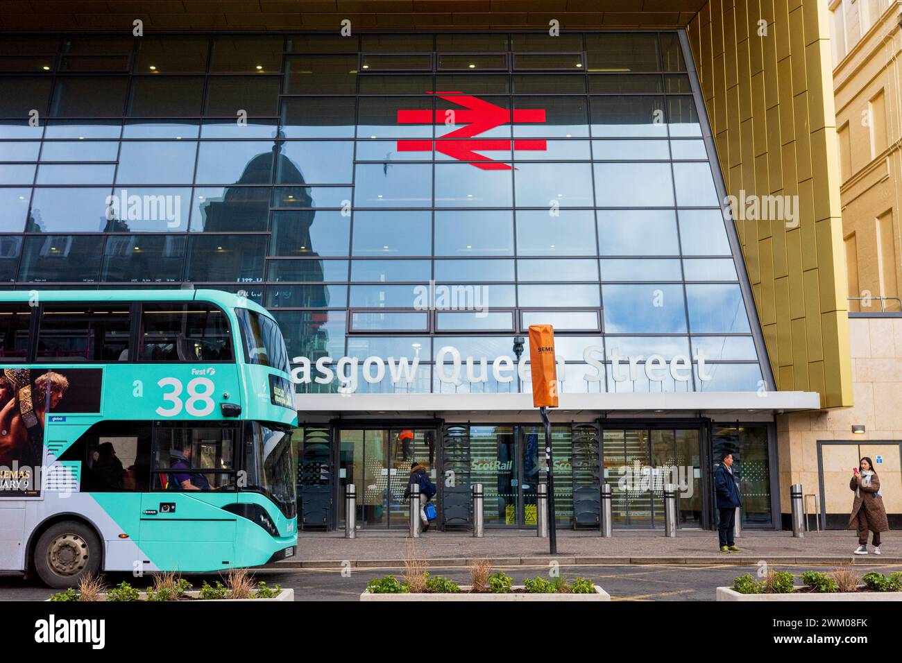 Glasgow Scotland: 12th Feb 2024: A bus passes Glasgow Queen Street ...
