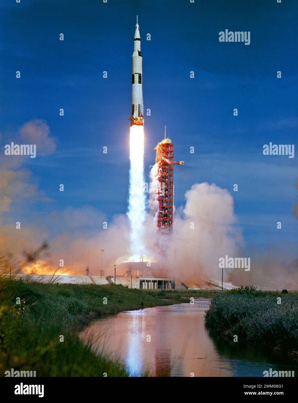 Project Apollo Archive NASA image The NASA Apollo 15 lunar landing mission Saturn V rocket ...
