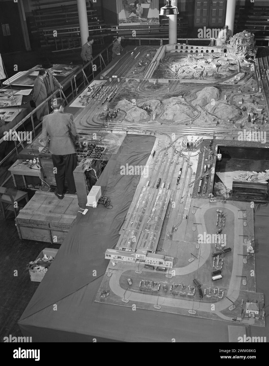 Current 21-195. Lilleputbanen in Oslo. The world's largest and most ...