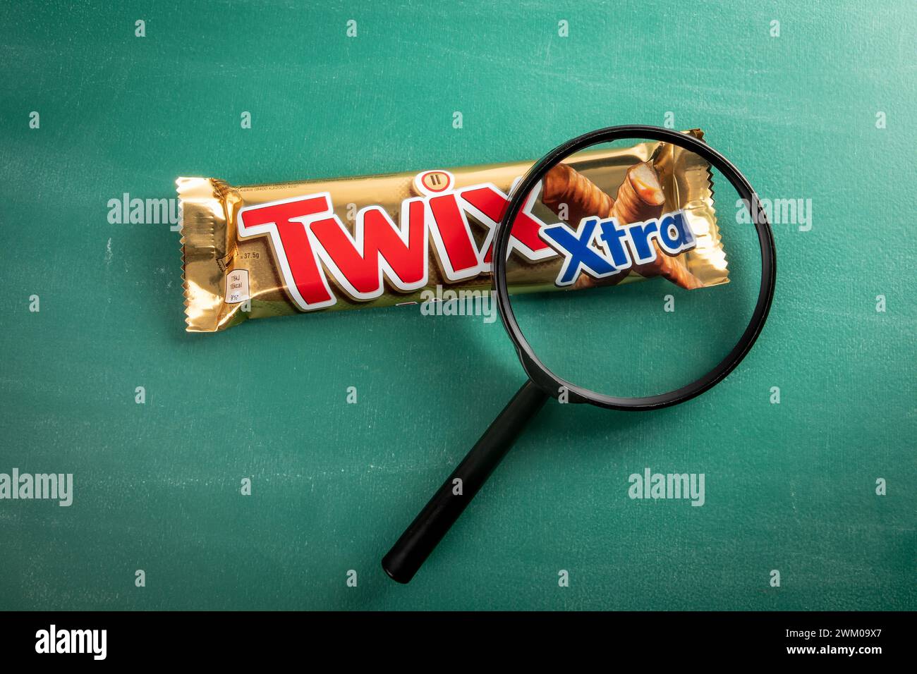 Twix chocolate 2024 hi-res stock photography and images - Alamy
