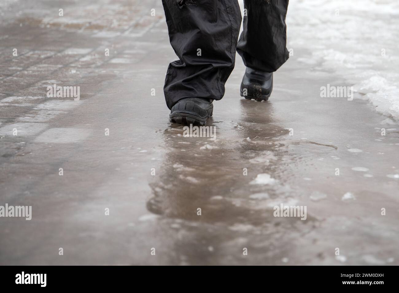 Black ice on sidewalk pavement hi-res stock photography and images - Alamy