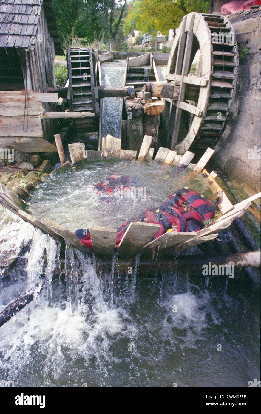 Old fashioned washing machine hi-res stock photography and images - Alamy