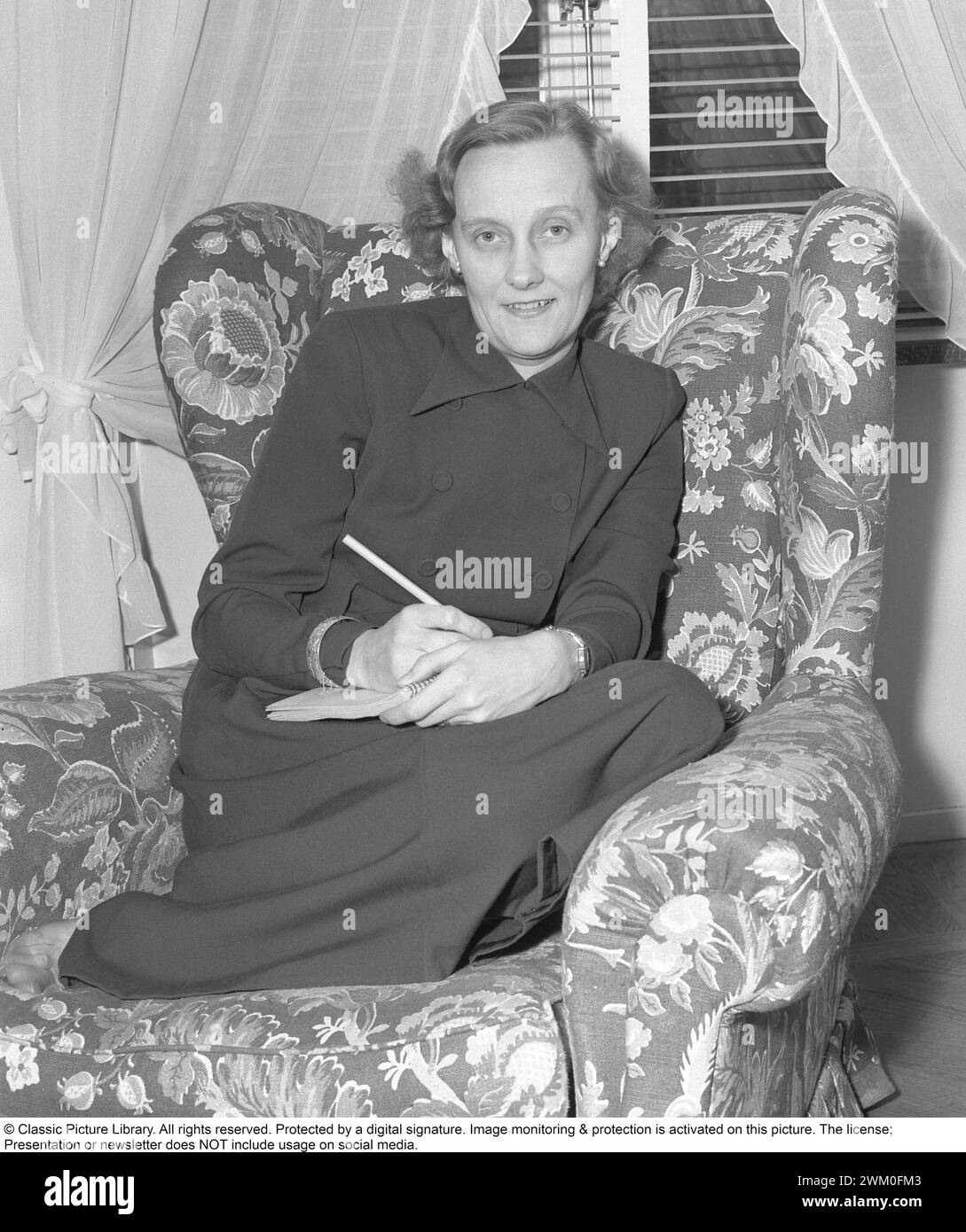 Children's books 1950s hi-res stock photography and images - Alamy