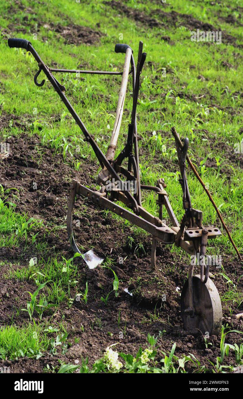 Horse drawn plow hi-res stock photography and images - Alamy