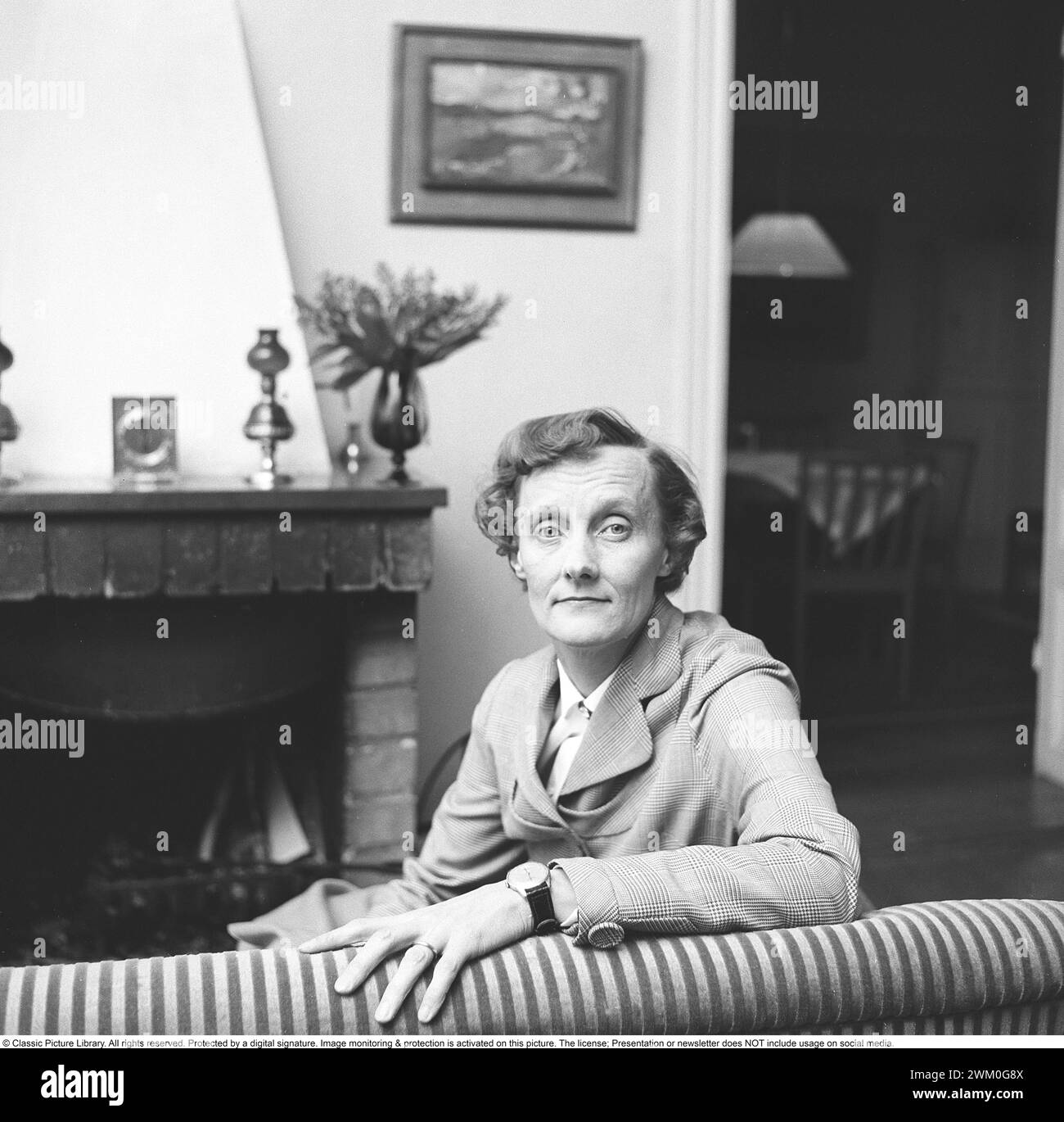 Children's books 1950s hi-res stock photography and images - Alamy