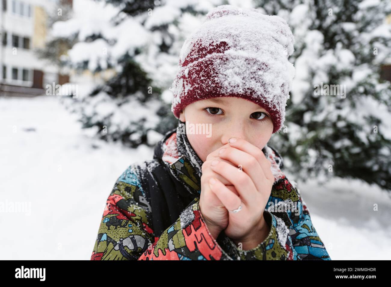 Cold hands hi-res stock photography and images - Alamy