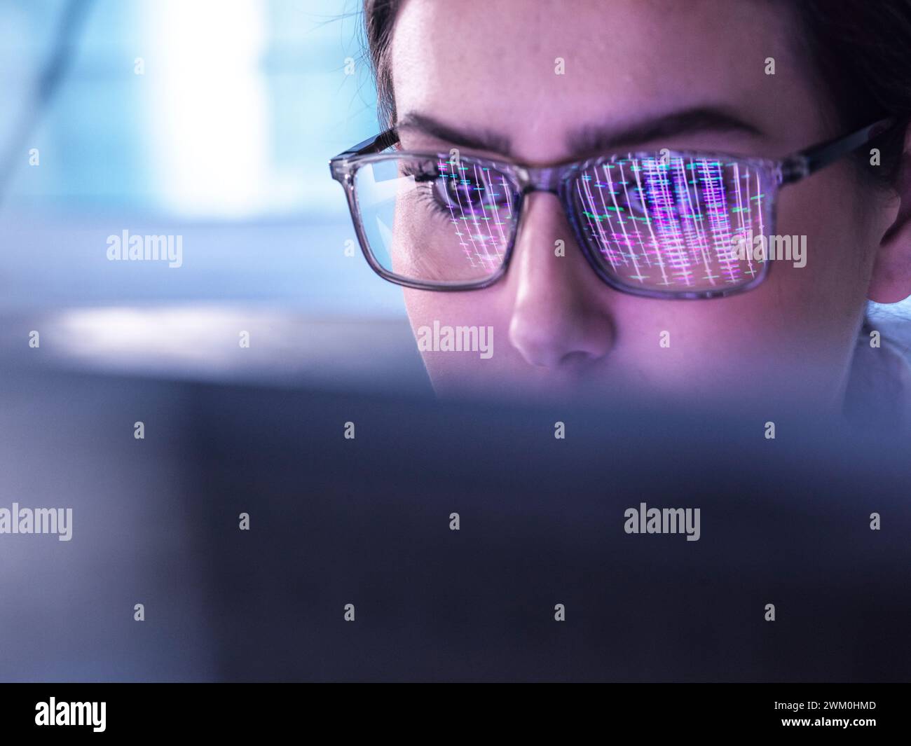 Dna analysis computer hi-res stock photography and images - Alamy