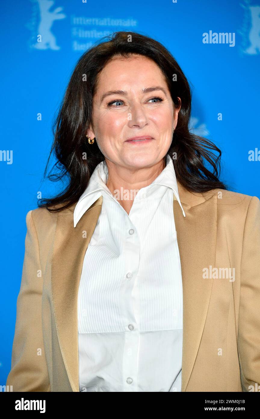 Sidse Babett Knudsen beim Photocall zum Kinofilm 'Vogter / Sons' auf der Berlinale 2024 / 74 ...