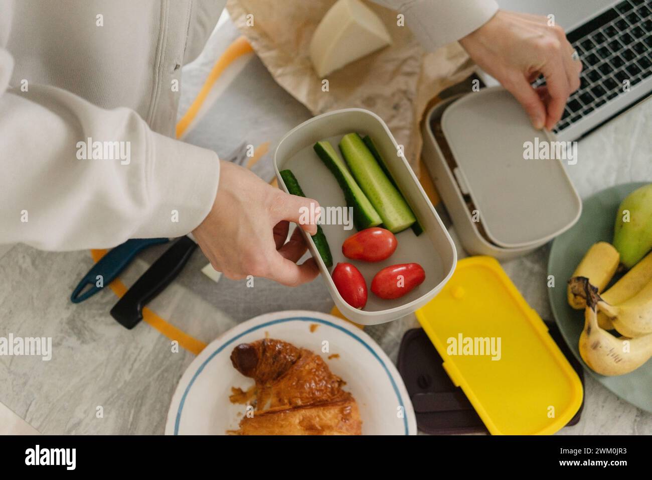 Preparing boxes hi-res stock photography and images - Alamy