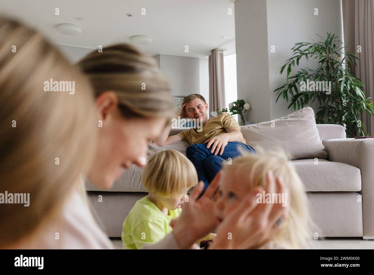 Happy family looking man hi-res stock photography and images - Alamy