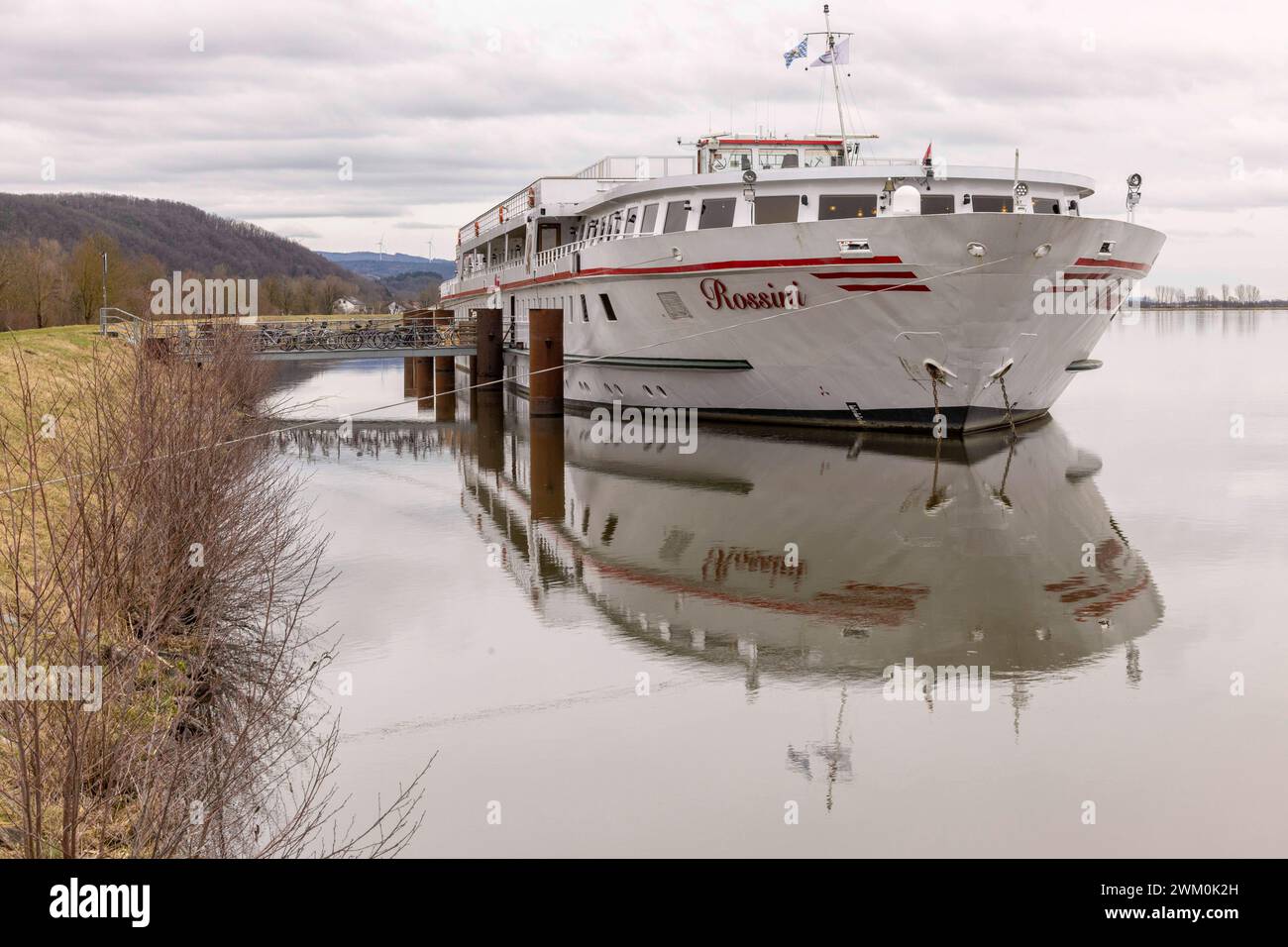 Die schwimmende Asyl-Notunterkunft Kreuzfahrtschiff MS Rossini wurde ...