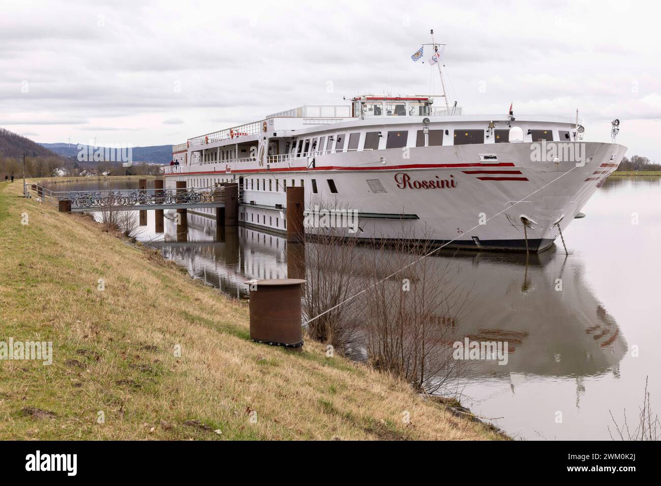Die schwimmende Asyl-Notunterkunft Kreuzfahrtschiff MS Rossini wurde ...