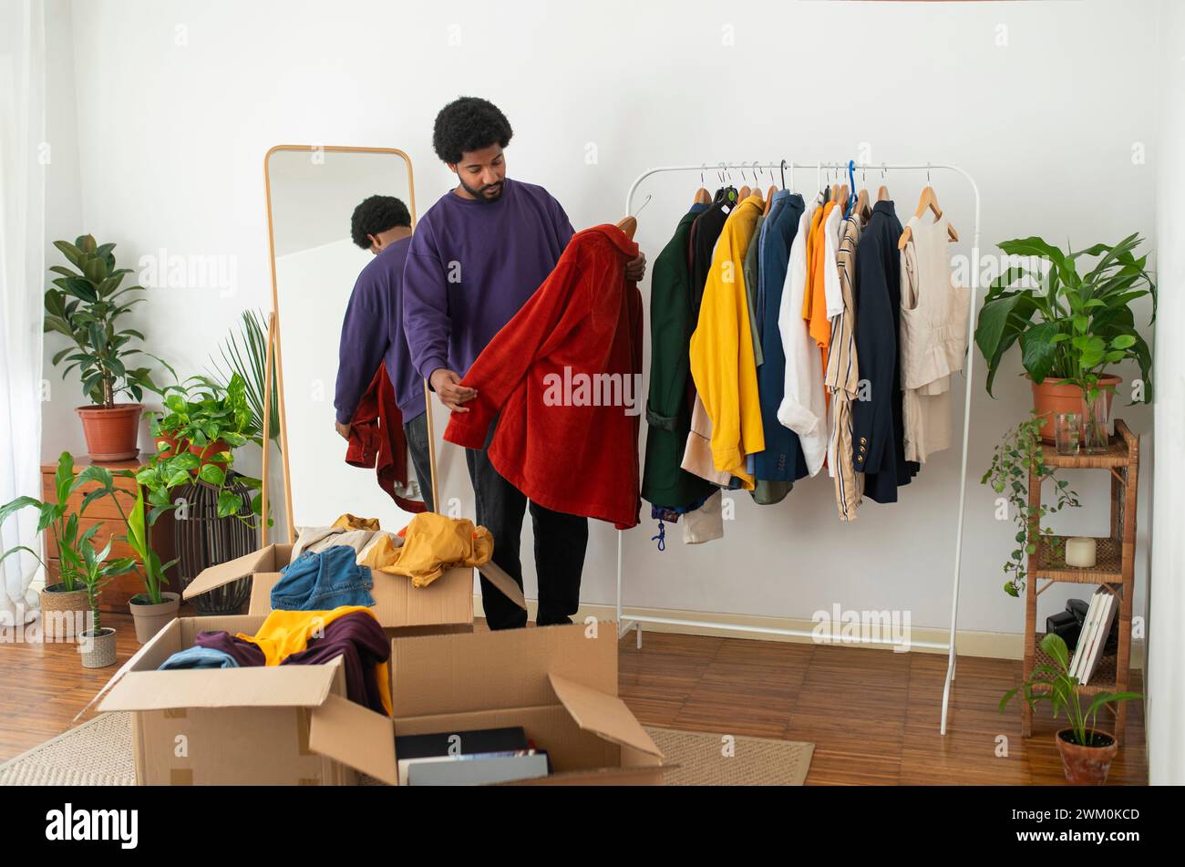 Decluttering home hi-res stock photography and images - Alamy