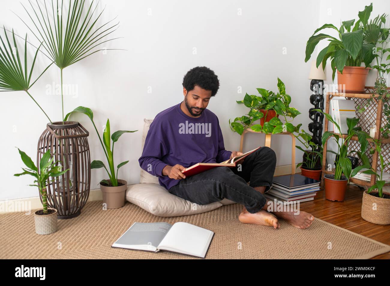 Room booking hi-res stock photography and images - Alamy