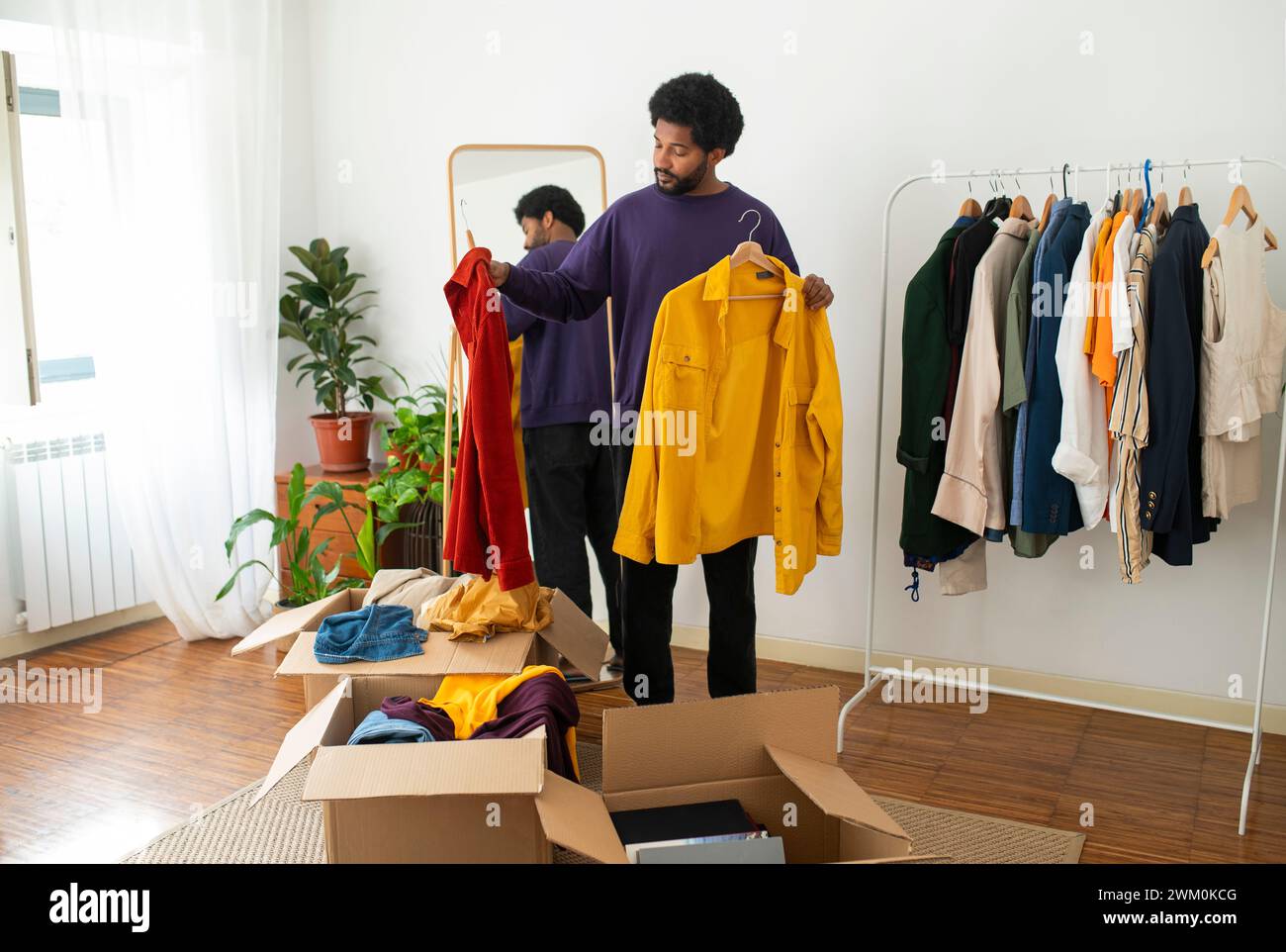 Home organizing hi-res stock photography and images - Alamy