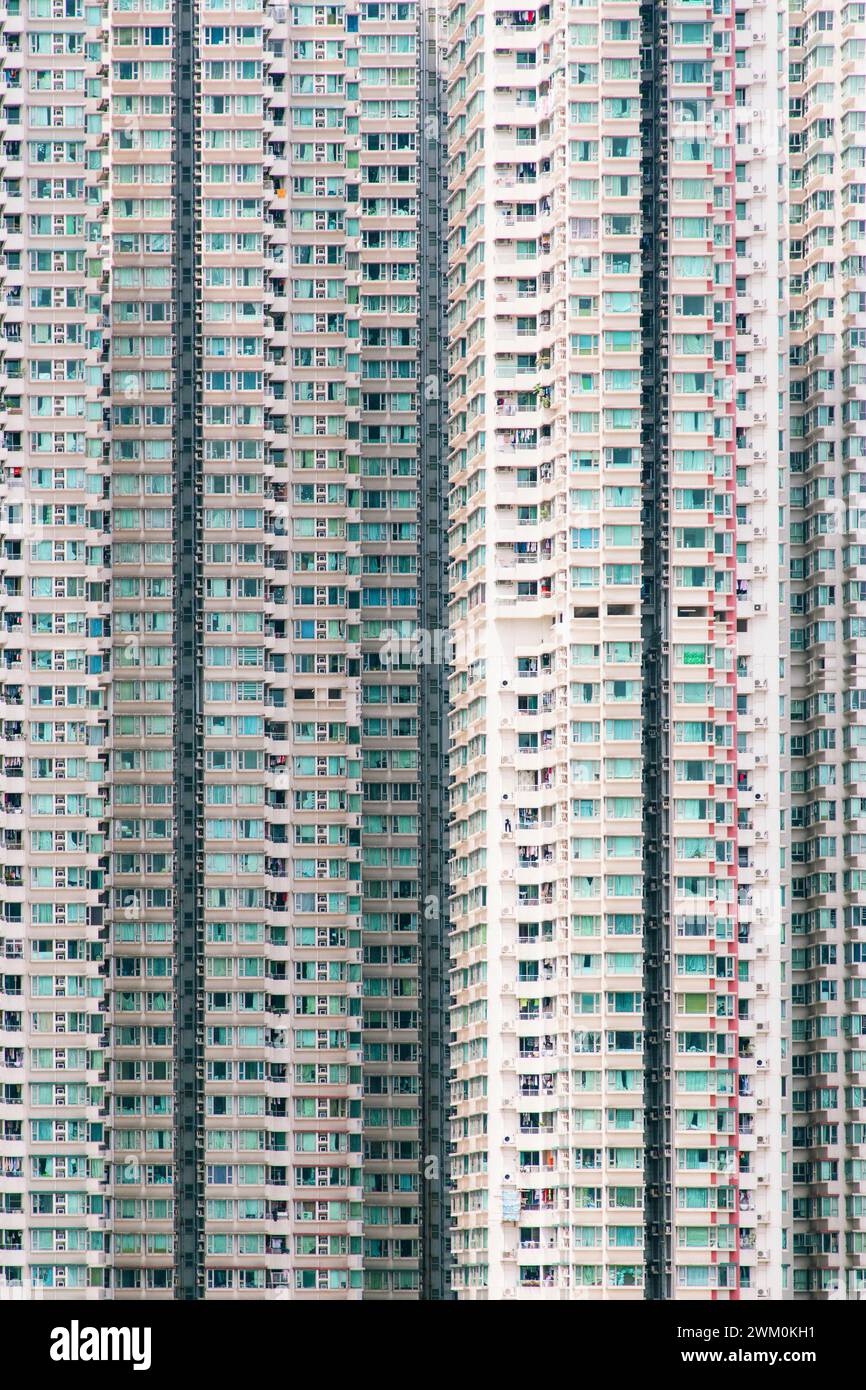 Windows in residential building hi-res stock photography and images - Alamy