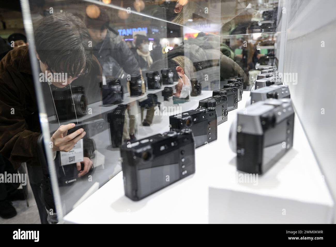 X100 fujifilm hi-res stock photography and images - Alamy