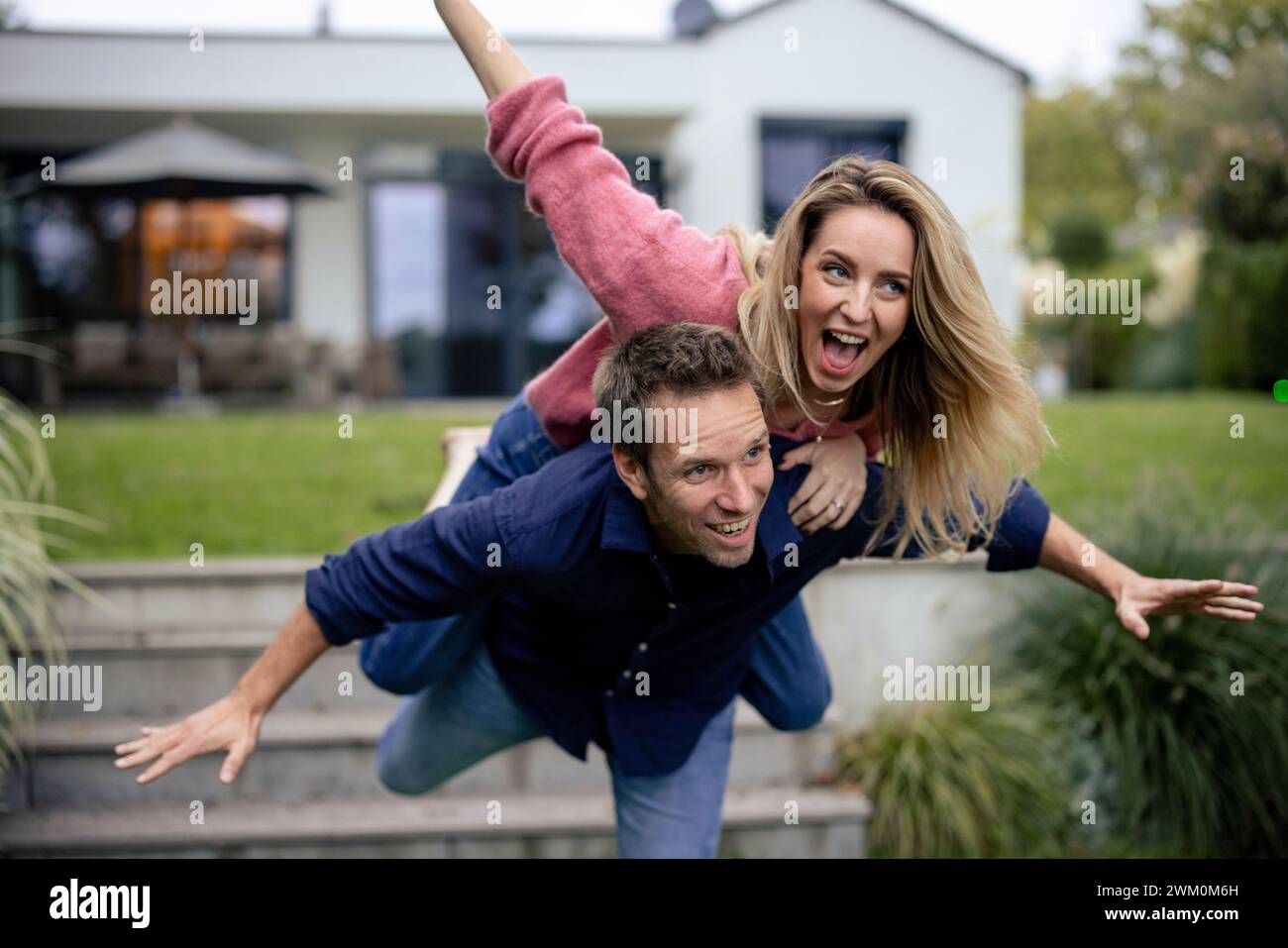 Piggyback house hi-res stock photography and images - Alamy