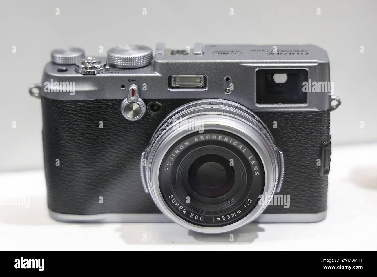 Silver camera exhibition hi-res stock photography and images - Alamy